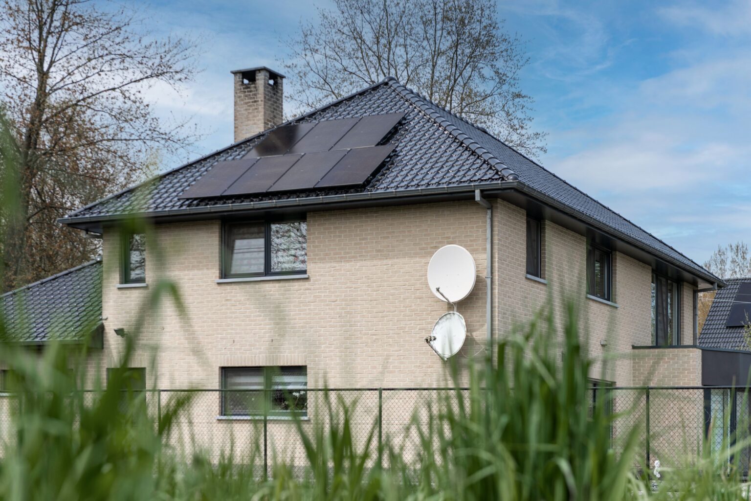 TOPCon versus HJT solar technologies